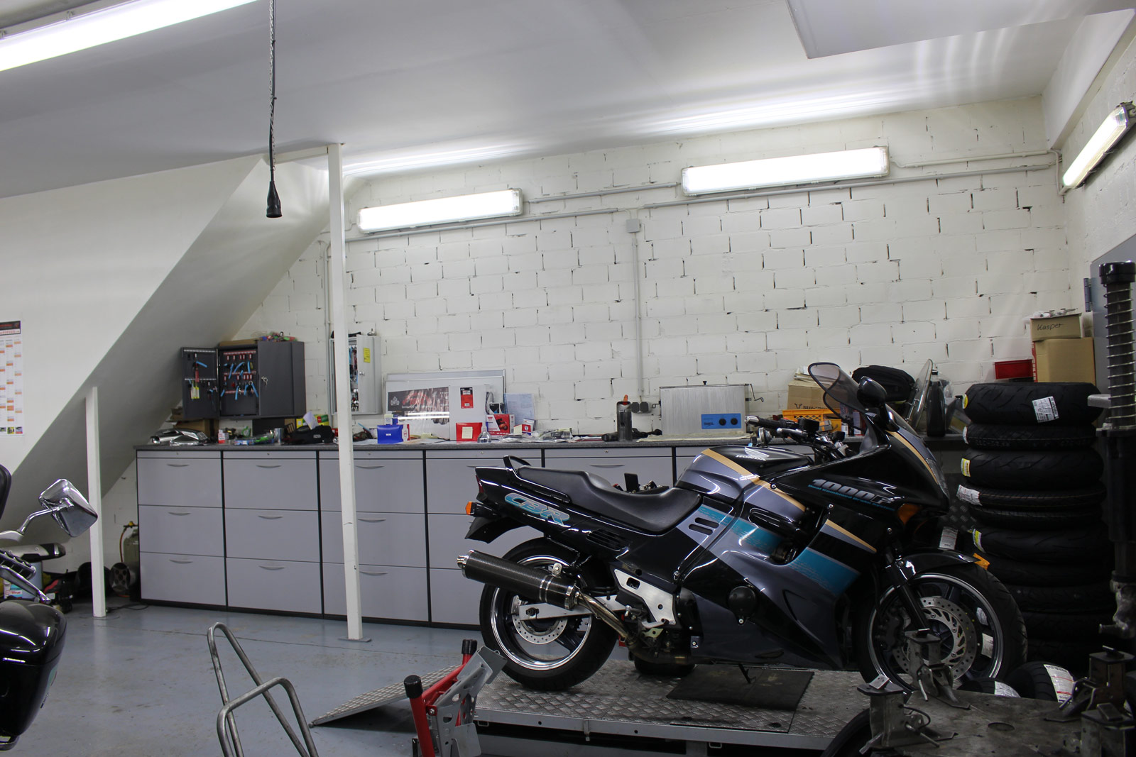 Motorrad Werkstatt – Motorradgarage 2000